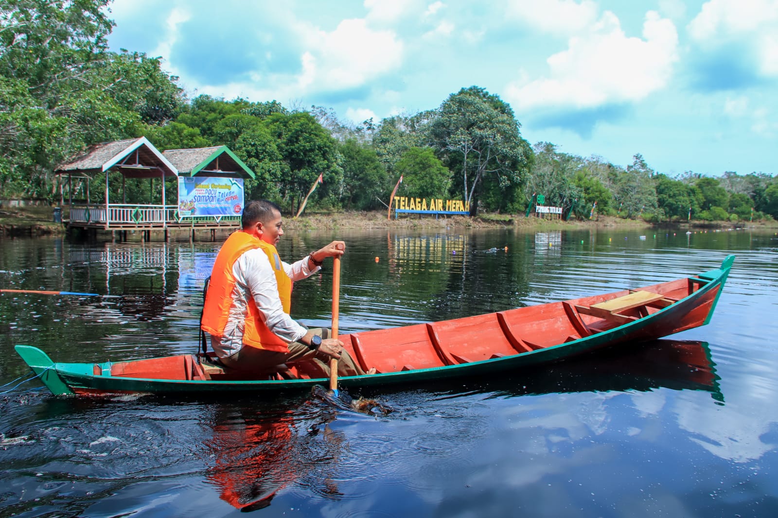 Bupati Buka Lomba Pacu Sampan Ke-III di Objek Wisata Telaga Air Merah