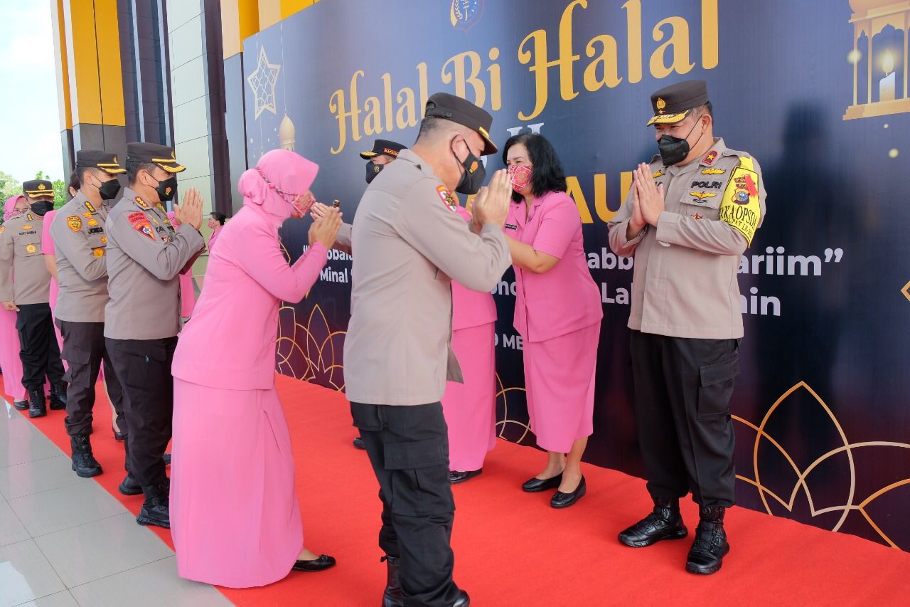 Pimpin Apel Perdana Dan Gelar Halal Bihalal, Kapolda Gelorakan Semangat 'Together We Are Strong'
