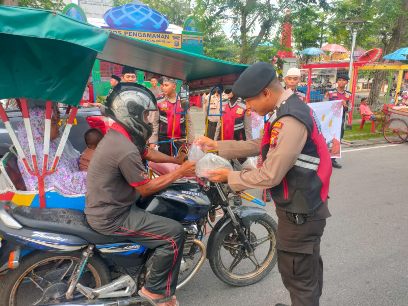 Sat Samapta Polres Meranti Bagi-bagi Ratusan Takjil Ramadan kepada ...