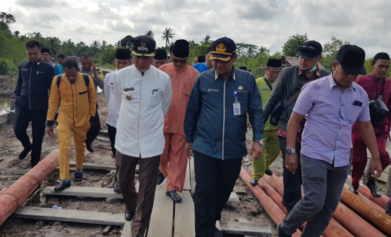 Wabup Meranti Monev Pembangunan Infrastruktur di Pulau Merbau